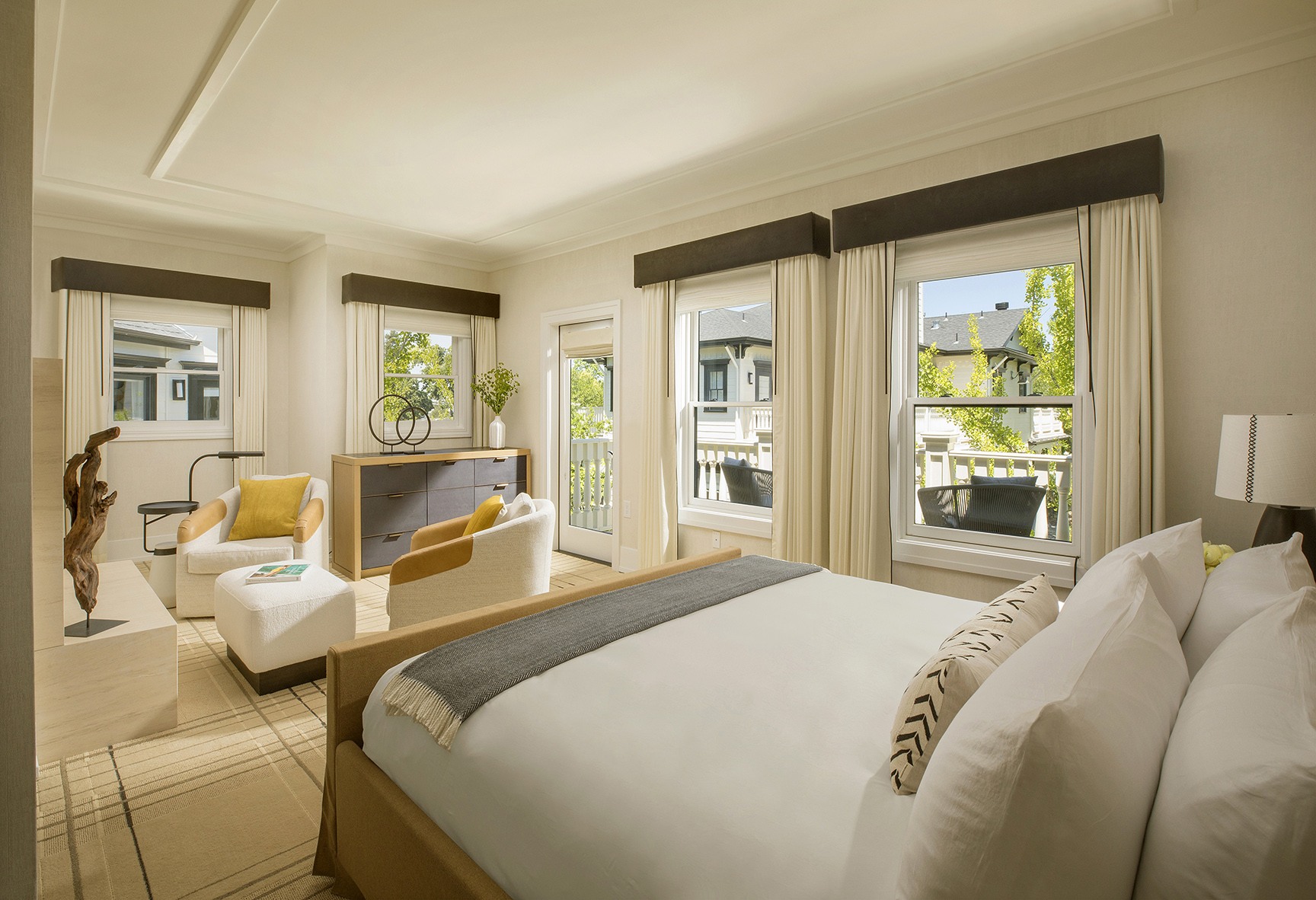 Garden Shower Guestroom | Rooms & Suites | MacArthur Place Hotel & Spa